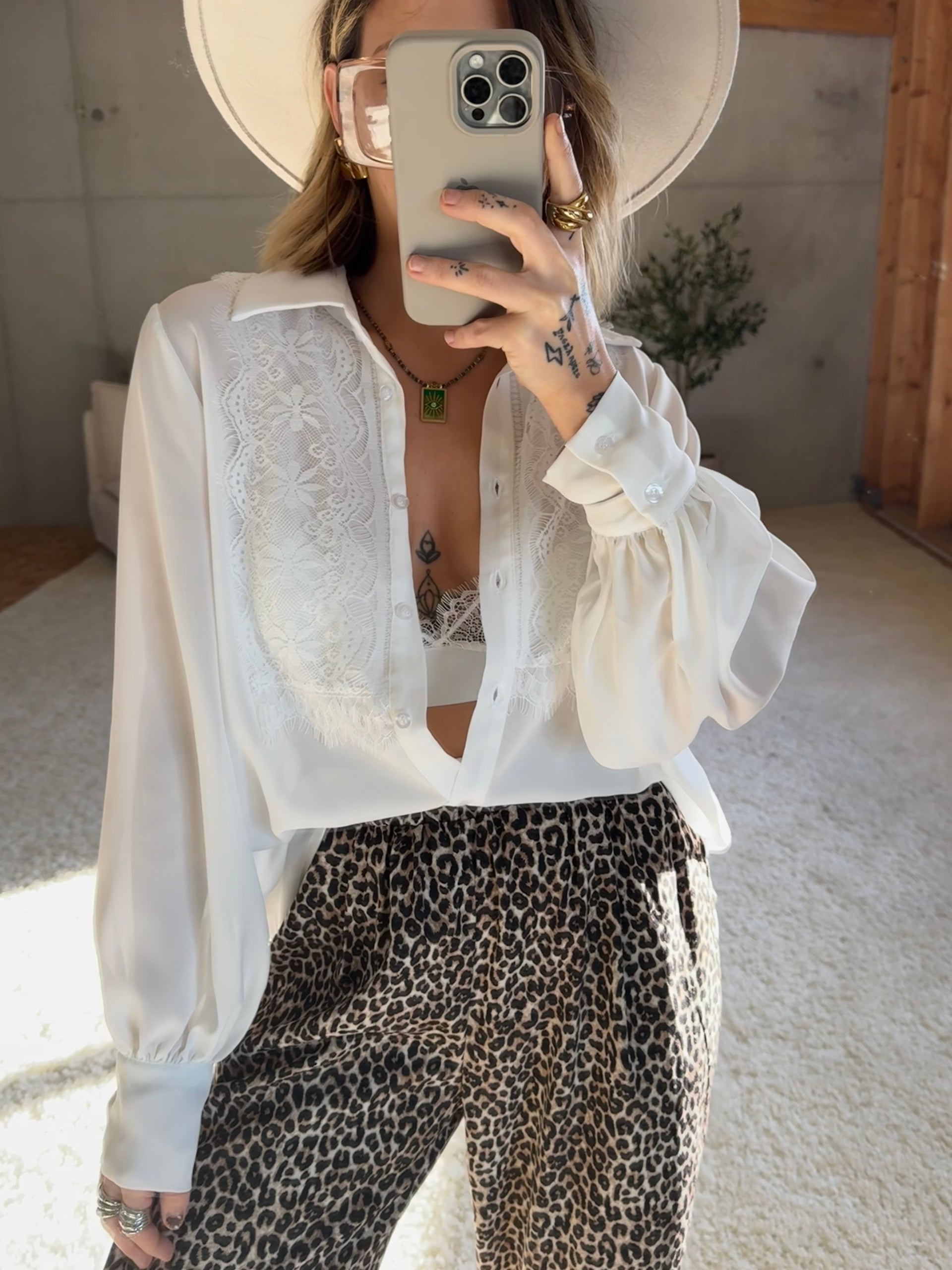 Lover's – L O V E R ' S